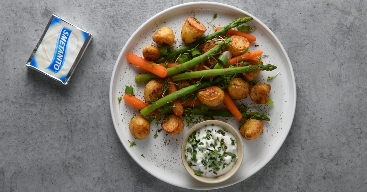 Jarní chřest s novým bramborem a sýrovým dipem – Smetanito